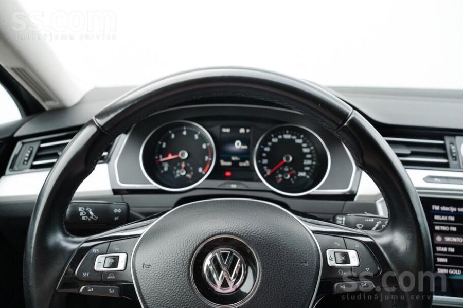 Pelēks Volkswagen Passat B8 2017 Rīga, ar dzinēja tilpumu 1.80 L un nobraukumu 165 tūkst. km par 12500 €, foto 14 vietnē AUTOMOTO.COM.LV