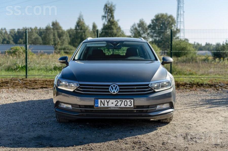 Grey Volkswagen Passat B8 2017 in Riga, with an engine capacity of 2.00 L and mileage of 253 thousand km for 12890 €, photo 3 on AUTOMOTO.COM.LV