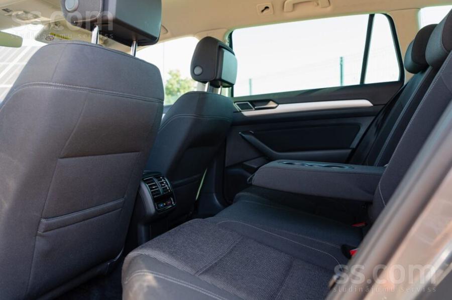 Grey Volkswagen Passat B8 2017 in Riga, with an engine capacity of 2.00 L and mileage of 253 thousand km for 12890 €, photo 10 on AUTOMOTO.COM.LV