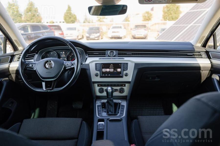 Grey Volkswagen Passat B8 2017 in Riga, with an engine capacity of 2.00 L and mileage of 253 thousand km for 12890 €, photo 11 on AUTOMOTO.COM.LV