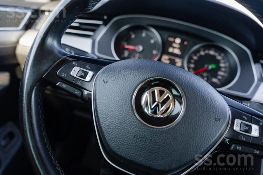 Grey Volkswagen Passat B8 2017 in Riga, with an engine capacity of 2.00 L and mileage of 253 thousand km for 12890 €, photo 14 on AUTOMOTO.COM.LV
