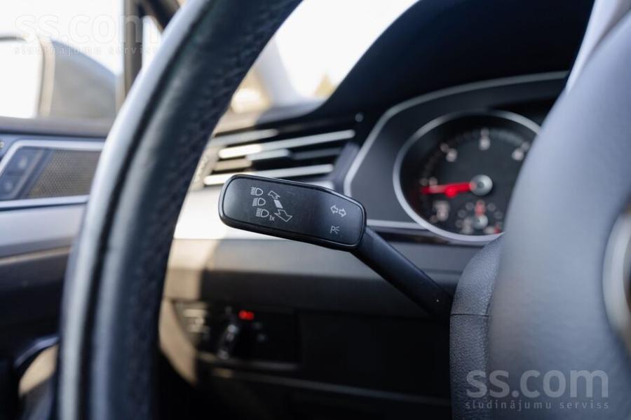 Grey Volkswagen Passat B8 2017 in Riga, with an engine capacity of 2.00 L and mileage of 253 thousand km for 12890 €, photo 15 on AUTOMOTO.COM.LV