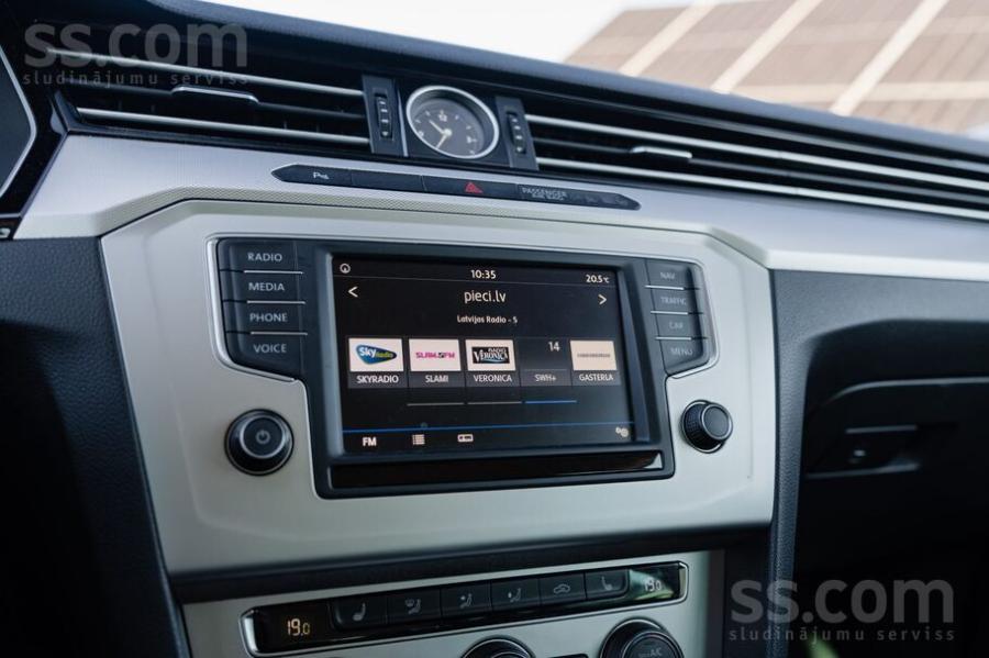 Grey Volkswagen Passat B8 2017 in Riga, with an engine capacity of 2.00 L and mileage of 253 thousand km for 12890 €, photo 20 on AUTOMOTO.COM.LV
