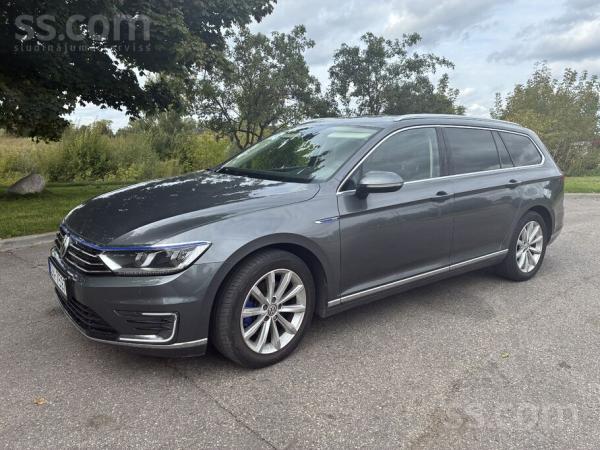 Pelēks Volkswagen Passat B8 2017 Daugavpils, ar dzinēja tilpumu 1.40 L un nobraukumu 164 tūkst. km par 11900 €, foto 1 vietnē AUTOMOTO.COM.LV