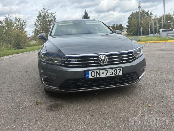 Pelēks Volkswagen Passat B8 2017 Daugavpils, ar dzinēja tilpumu 1.40 L un nobraukumu 164 tūkst. km par 11900 €, foto 3 vietnē AUTOMOTO.COM.LV