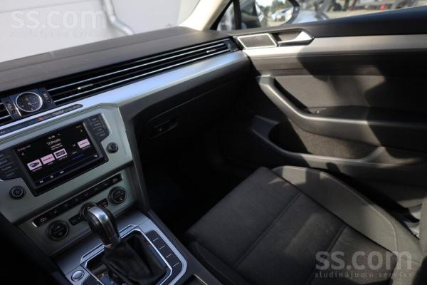 Grey Volkswagen Passat B8 2017 in Riga, with an engine capacity of 2.00 L and mileage of 252 thousand km for 9995 €, photo 8 on AUTOMOTO.COM.LV
