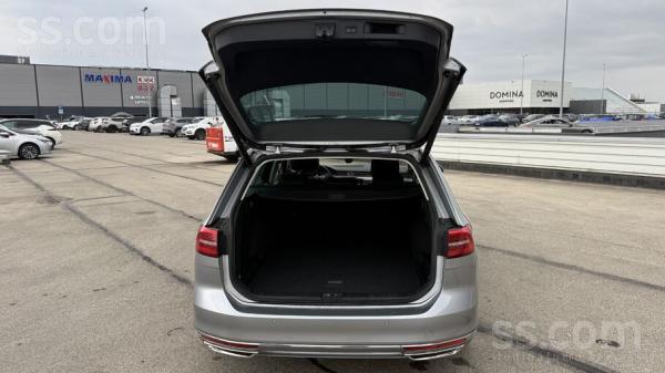 Grey Volkswagen Passat B8 2017 in Riga, with an engine capacity of 2.00 L and mileage of 184 thousand km for 13400 €, photo 9 on AUTOMOTO.COM.LV