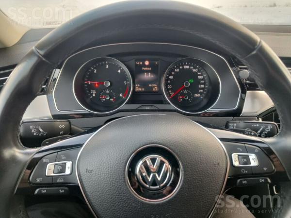 Grey Volkswagen Passat B8 2018 in Riga, with an engine capacity of 2.00 L and mileage of 268 thousand km for 12500 €, photo 5 on AUTOMOTO.COM.LV