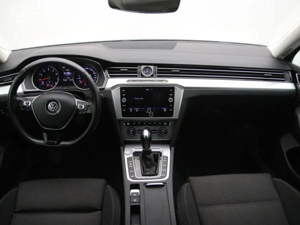 Grey Volkswagen Passat B8 2018 in Vilnius, with an engine capacity of 1.40 L and mileage of 172 thousand km for 12899 €, photo 2 on AUTOMOTO.COM.LV