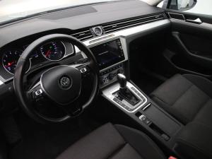 Grey Volkswagen Passat B8 2018 in Vilnius, with an engine capacity of 1.40 L and mileage of 172 thousand km for 12899 €, photo 17 on AUTOMOTO.COM.LV