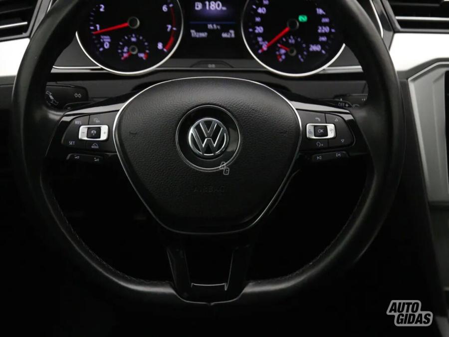 Grey Volkswagen Passat B8 2018 in Vilnius, with an engine capacity of 1.40 L and mileage of 172 thousand km for 12899 €, photo 19 on AUTOMOTO.COM.LV