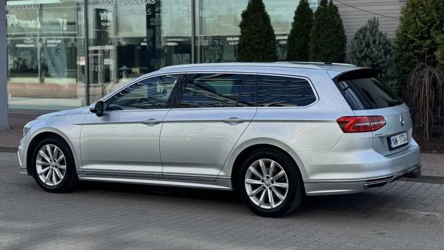 Grey Volkswagen Passat B8 2018 in Riga, with an engine capacity of 2.00 L and mileage of 217 thousand km for 14500 €, photo 5 on AUTOMOTO.COM.LV