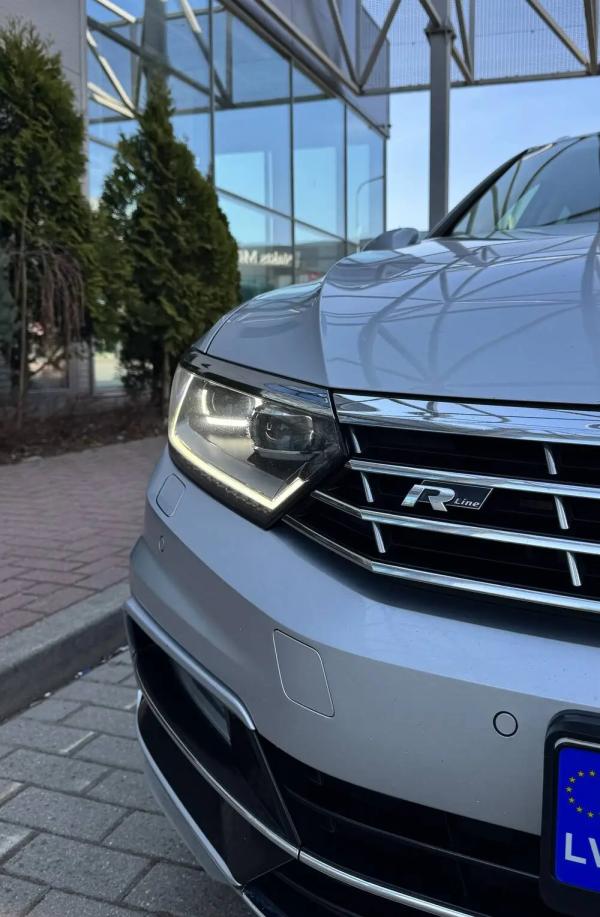 Grey Volkswagen Passat B8 2018 in Riga, with an engine capacity of 2.00 L and mileage of 217 thousand km for 14500 €, photo 7 on AUTOMOTO.COM.LV