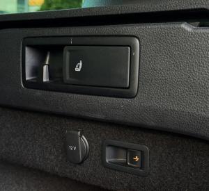Grey Volkswagen Passat B8 2018 in Riga, with an engine capacity of 2.00 L and mileage of 217 thousand km for 14500 €, photo 12 on AUTOMOTO.COM.LV