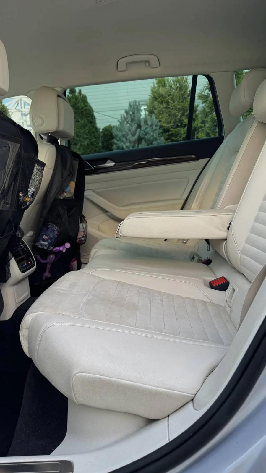 Grey Volkswagen Passat B8 2018 in Riga, with an engine capacity of 2.00 L and mileage of 217 thousand km for 14500 €, photo 13 on AUTOMOTO.COM.LV
