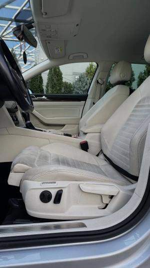 Grey Volkswagen Passat B8 2018 in Riga, with an engine capacity of 2.00 L and mileage of 217 thousand km for 14500 €, photo 14 on AUTOMOTO.COM.LV