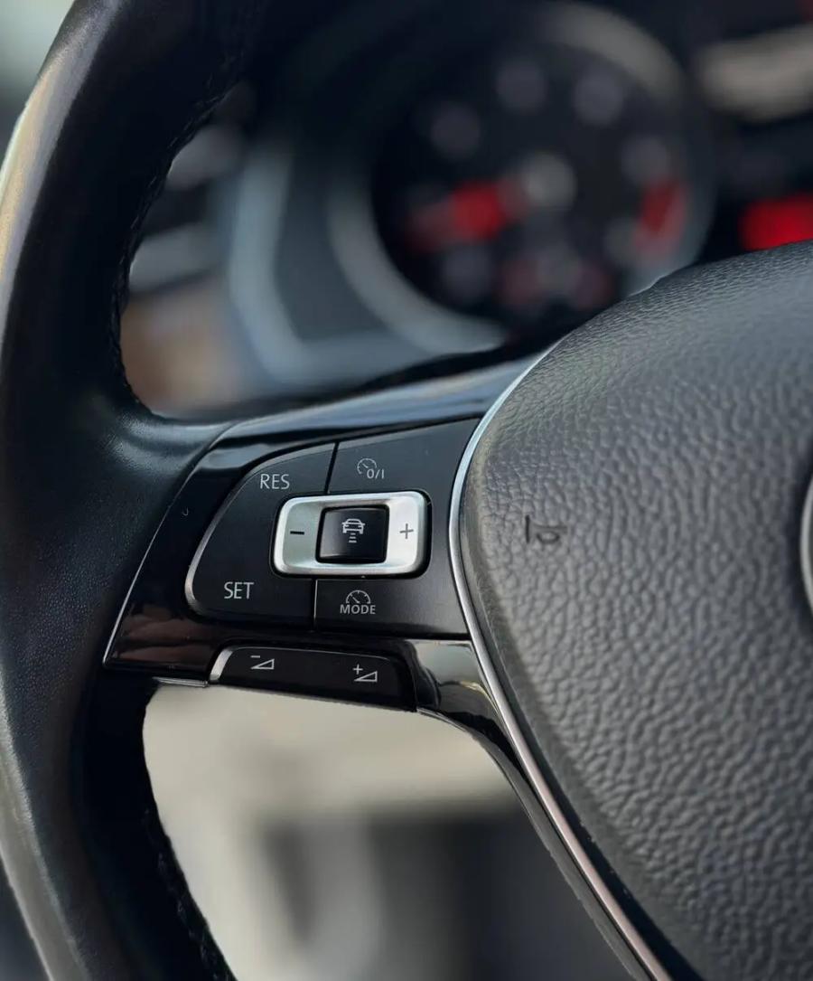 Grey Volkswagen Passat B8 2018 in Riga, with an engine capacity of 2.00 L and mileage of 217 thousand km for 14500 €, photo 19 on AUTOMOTO.COM.LV