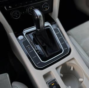 Grey Volkswagen Passat B8 2018 in Riga, with an engine capacity of 2.00 L and mileage of 217 thousand km for 14500 €, photo 23 on AUTOMOTO.COM.LV