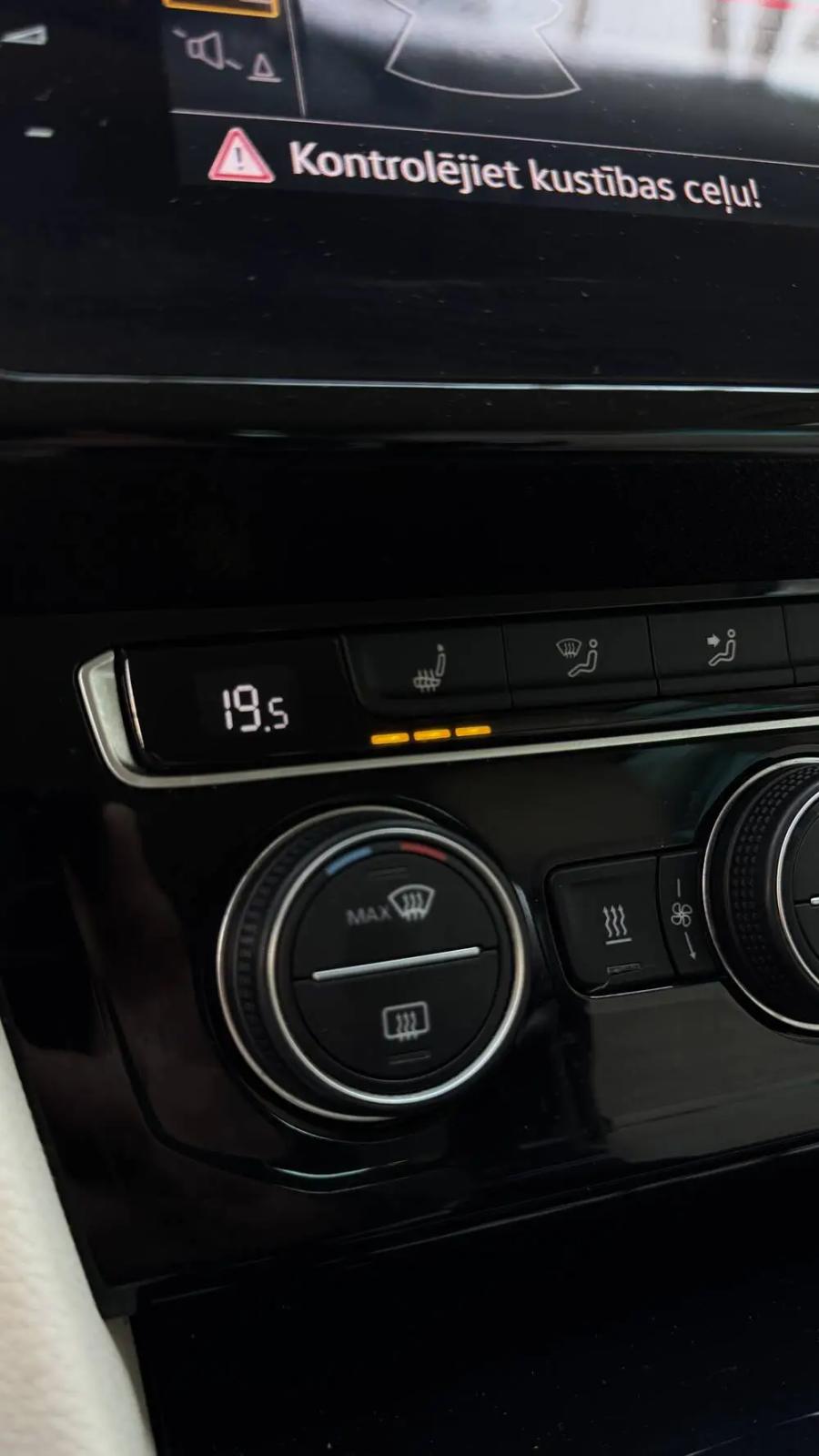 Grey Volkswagen Passat B8 2018 in Riga, with an engine capacity of 2.00 L and mileage of 217 thousand km for 14500 €, photo 24 on AUTOMOTO.COM.LV