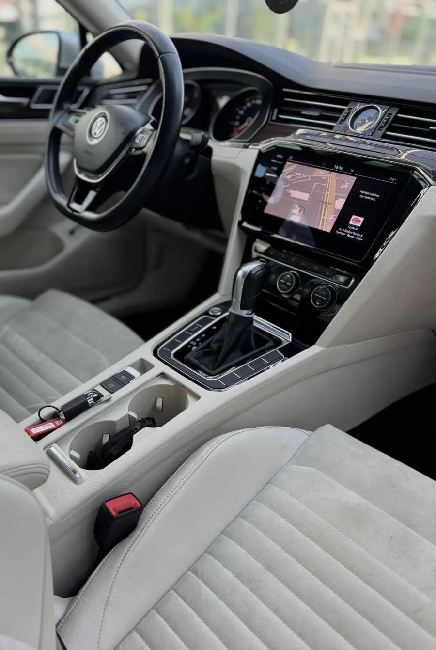 Grey Volkswagen Passat B8 2018 in Riga, with an engine capacity of 2.00 L and mileage of 217 thousand km for 14500 €, photo 30 on AUTOMOTO.COM.LV
