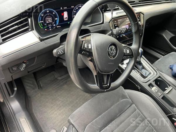 Grey Volkswagen Passat B8 2018 in Riga, with an engine capacity of 1.40 L and mileage of 185 thousand km for 12900 €, photo 5 on AUTOMOTO.COM.LV