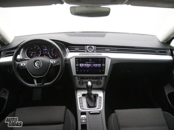 Grey Volkswagen Passat B8 2019 in Vilnius, with an engine capacity of 2.00 L and mileage of 219 thousand km for 13399 €, photo 2 on AUTOMOTO.COM.LV
