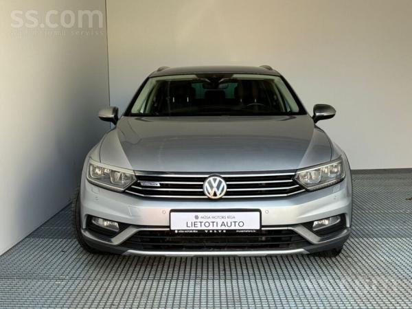 Grey Volkswagen Passat B8 2019 in Riga, with an engine capacity of 2.00 L and mileage of 214 thousand km for 13590 €, photo 2 on AUTOMOTO.COM.LV