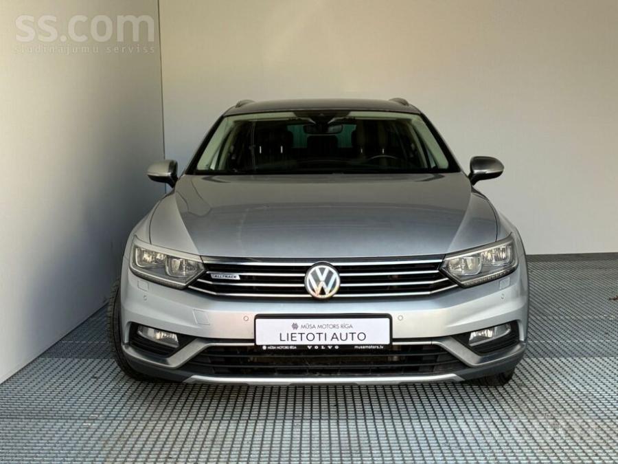 Grey Volkswagen Passat B8 2019 in Riga, with an engine capacity of 2.00 L and mileage of 214 thousand km for 13590 €, photo 3 on AUTOMOTO.COM.LV