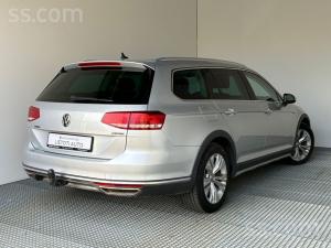Grey Volkswagen Passat B8 2019 in Riga, with an engine capacity of 2.00 L and mileage of 214 thousand km for 13590 €, photo 4 on AUTOMOTO.COM.LV