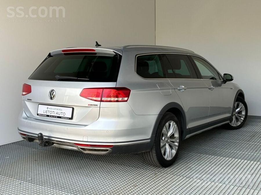 Grey Volkswagen Passat B8 2019 in Riga, with an engine capacity of 2.00 L and mileage of 214 thousand km for 13590 €, photo 4 on AUTOMOTO.COM.LV