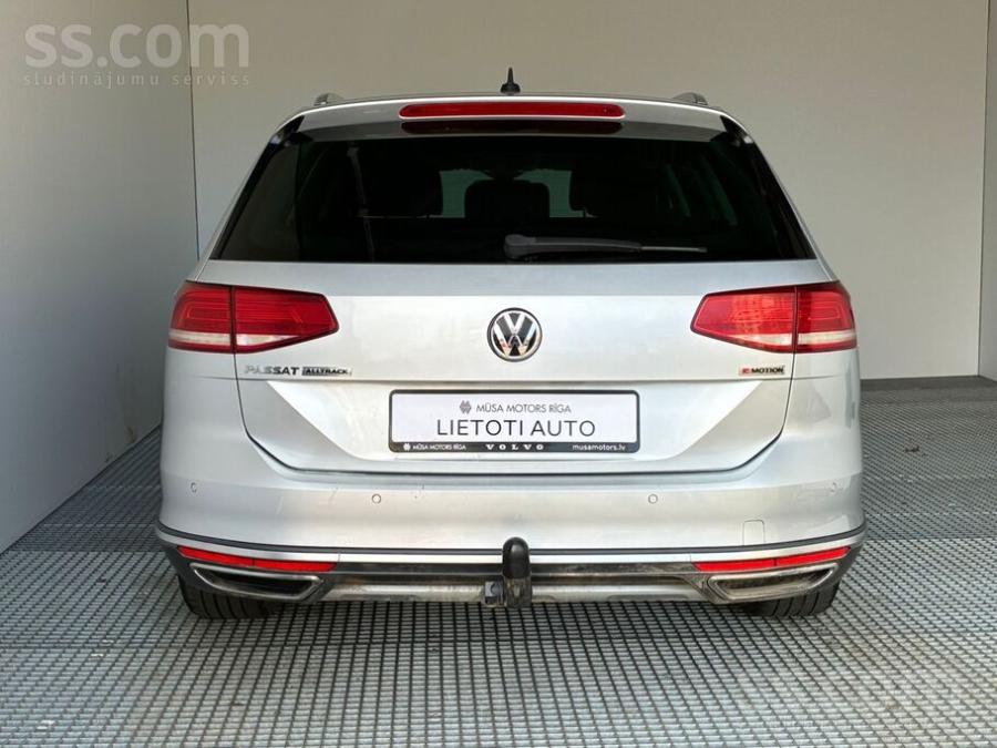 Grey Volkswagen Passat B8 2019 in Riga, with an engine capacity of 2.00 L and mileage of 214 thousand km for 13590 €, photo 5 on AUTOMOTO.COM.LV