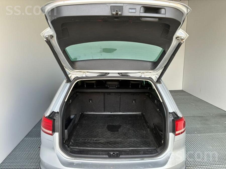 Grey Volkswagen Passat B8 2019 in Riga, with an engine capacity of 2.00 L and mileage of 214 thousand km for 13590 €, photo 6 on AUTOMOTO.COM.LV