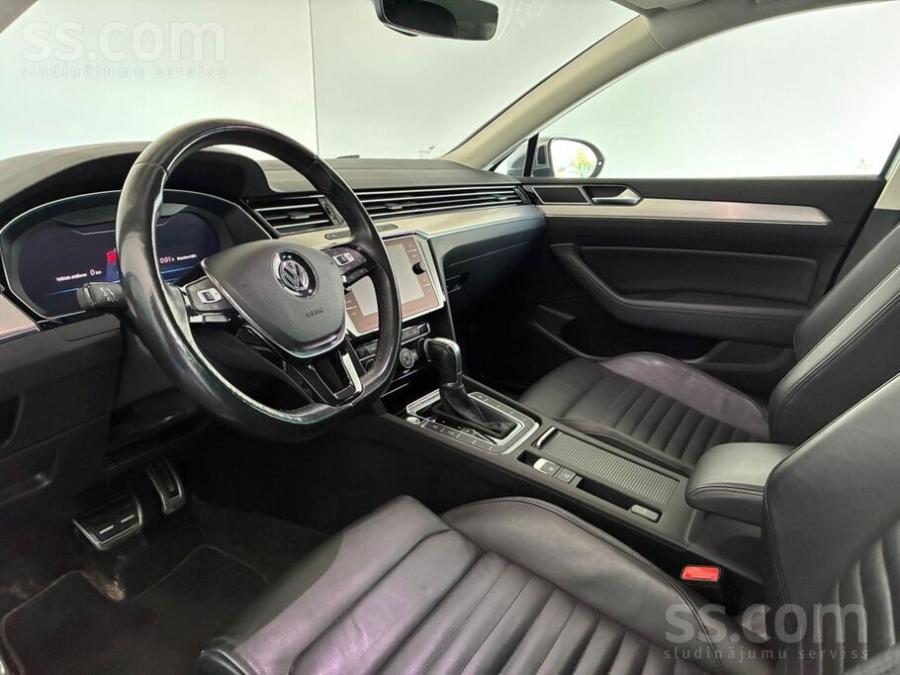 Grey Volkswagen Passat B8 2019 in Riga, with an engine capacity of 2.00 L and mileage of 214 thousand km for 13590 €, photo 7 on AUTOMOTO.COM.LV