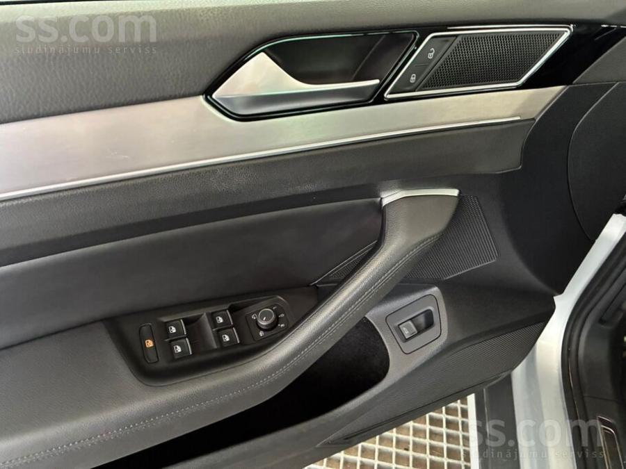 Grey Volkswagen Passat B8 2019 in Riga, with an engine capacity of 2.00 L and mileage of 214 thousand km for 13590 €, photo 9 on AUTOMOTO.COM.LV