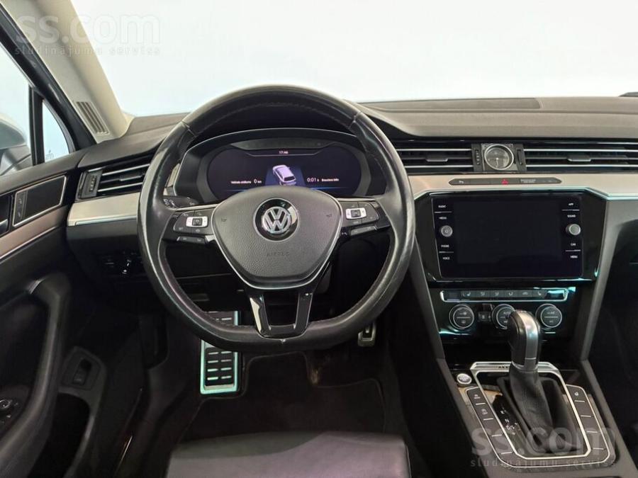 Grey Volkswagen Passat B8 2019 in Riga, with an engine capacity of 2.00 L and mileage of 214 thousand km for 13590 €, photo 11 on AUTOMOTO.COM.LV