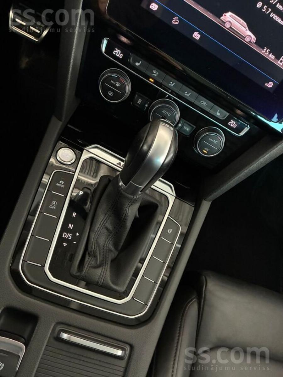 Grey Volkswagen Passat B8 2019 in Riga, with an engine capacity of 2.00 L and mileage of 214 thousand km for 13590 €, photo 13 on AUTOMOTO.COM.LV
