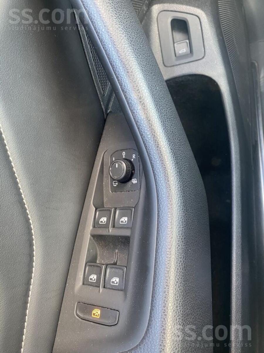 Grey Volkswagen Passat B8 2019 in Tukums, with an engine capacity of 1.60 L and mileage of 245 thousand km for 12700 €, photo 15 on AUTOMOTO.COM.LV