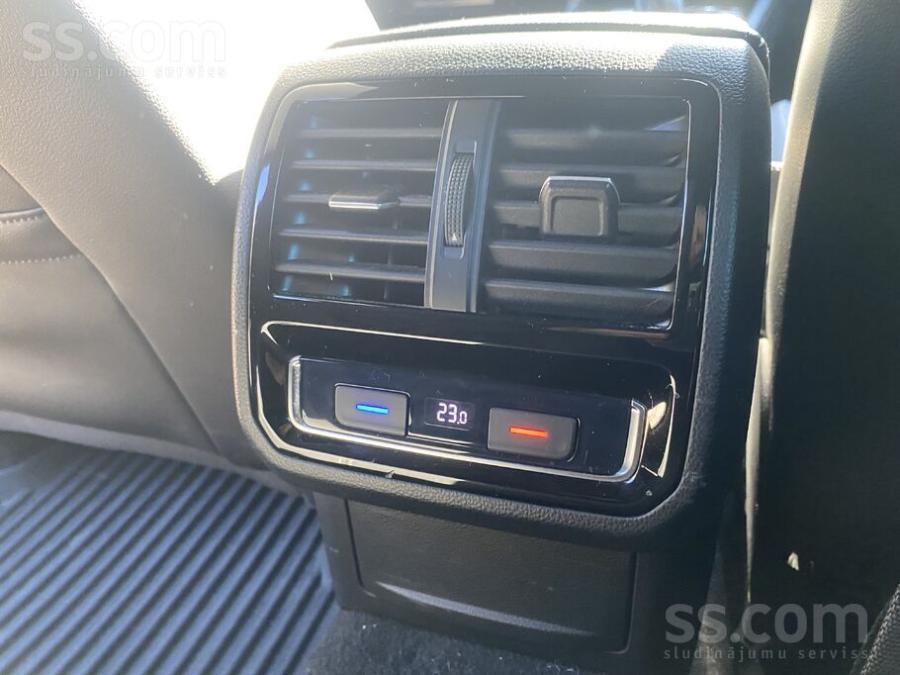 Grey Volkswagen Passat B8 2019 in Tukums, with an engine capacity of 1.60 L and mileage of 245 thousand km for 12700 €, photo 18 on AUTOMOTO.COM.LV