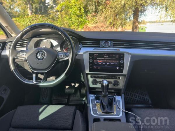 Grey Volkswagen Passat B8 2019 in Riga, with an engine capacity of 2.00 L and mileage of 274 thousand km for 10350 €, photo 4 on AUTOMOTO.COM.LV