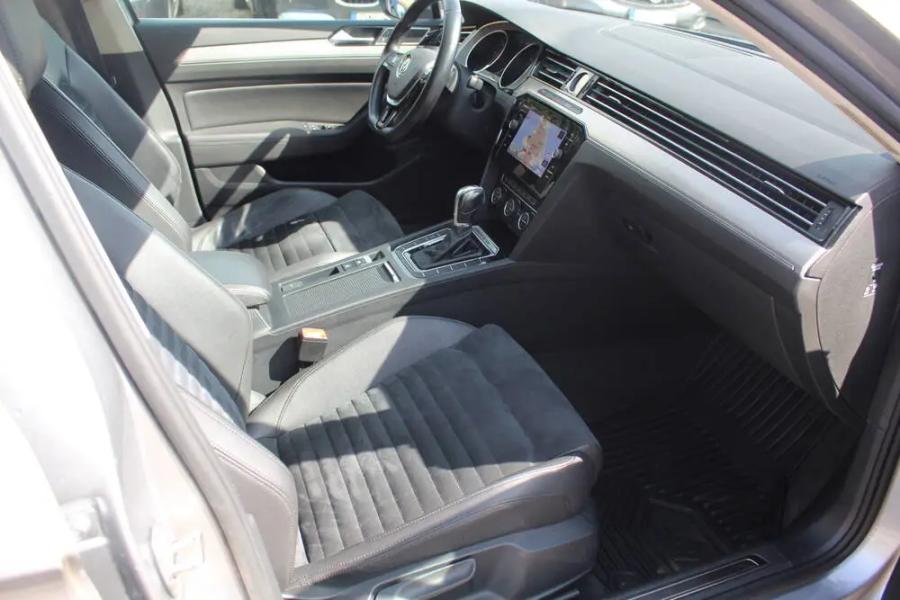 Grey Volkswagen Passat B8 2019 in Liepaja, with an engine capacity of 2.00 L and mileage of 255 thousand km for 14500 €, photo 12 on AUTOMOTO.COM.LV