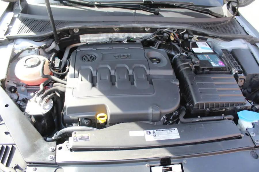 Grey Volkswagen Passat B8 2019 in Liepaja, with an engine capacity of 2.00 L and mileage of 255 thousand km for 14500 €, photo 19 on AUTOMOTO.COM.LV