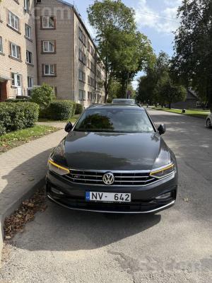 Grey Volkswagen Passat B8 2019 in Rezekne, with an engine capacity of 1.60 L and mileage of 253 thousand km for 11500 €, photo 7 on AUTOMOTO.COM.LV