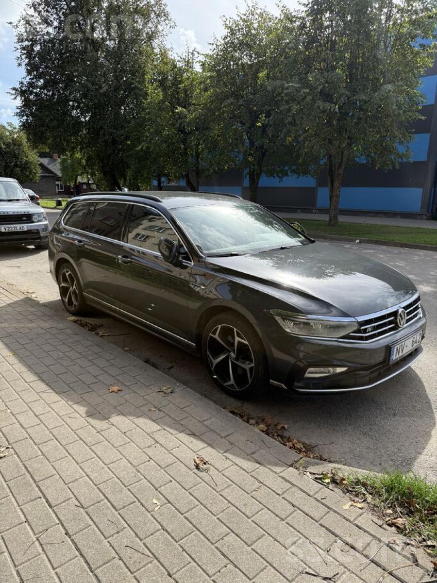 Grey Volkswagen Passat B8 2019 in Rezekne, with an engine capacity of 1.60 L and mileage of 253 thousand km for 11500 €, photo 8 on AUTOMOTO.COM.LV