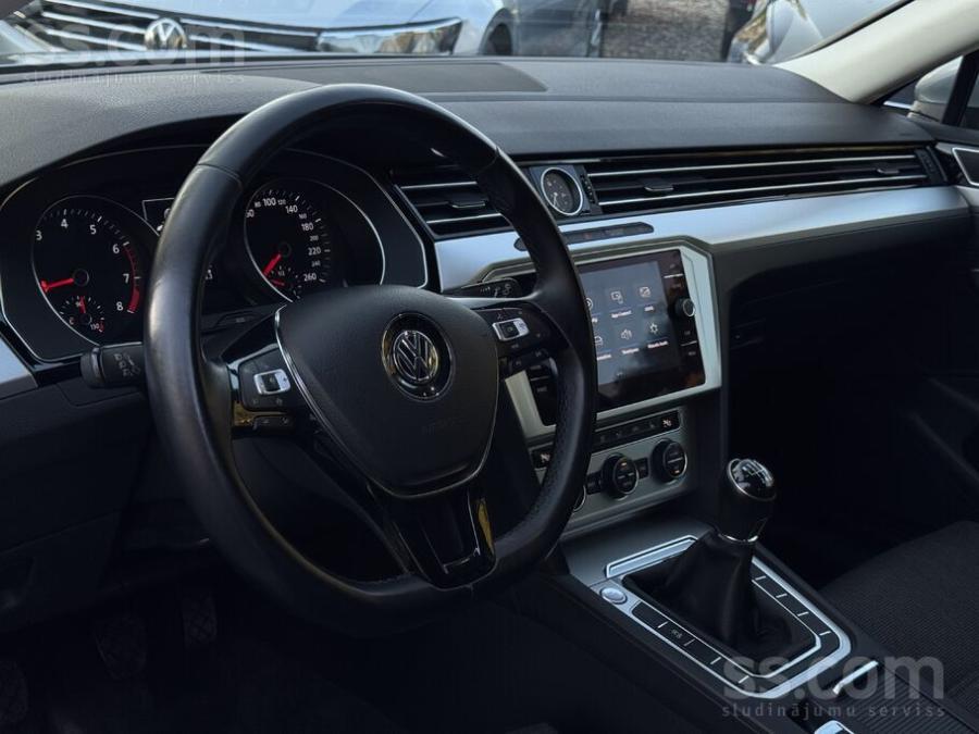 Grey Volkswagen Passat B8 2019 in Valmiera, with an engine capacity of 1.50 L and mileage of 167 thousand km for 13400 €, photo 8 on AUTOMOTO.COM.LV