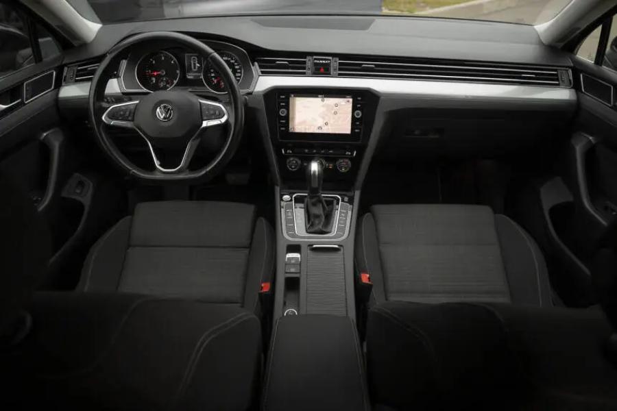 Pelēks Volkswagen Passat B8 2020 Jelgava, ar dzinēja tilpumu 1.60 L un nobraukumu 180 tūkst. km par 16350 €, foto 9 vietnē AUTOMOTO.COM.LV