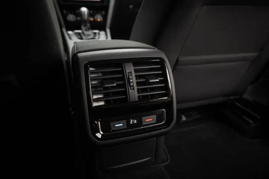 Pelēks Volkswagen Passat B8 2020 Jelgava, ar dzinēja tilpumu 1.60 L un nobraukumu 180 tūkst. km par 16350 €, foto 12 vietnē AUTOMOTO.COM.LV