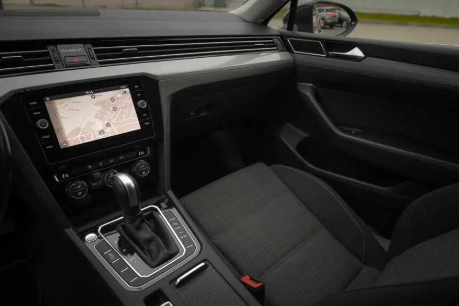 Pelēks Volkswagen Passat B8 2020 Jelgava, ar dzinēja tilpumu 1.60 L un nobraukumu 180 tūkst. km par 16350 €, foto 17 vietnē AUTOMOTO.COM.LV