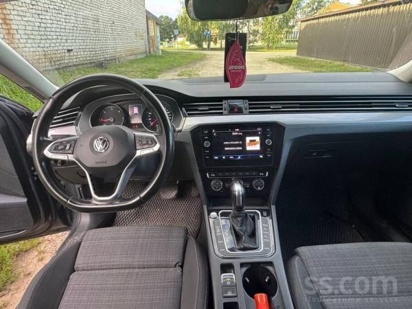 Grey Volkswagen Passat B8 2020 in Riga, with an engine capacity of 2.00 L and mileage of 455 thousand km for 9990 €, photo 5 on AUTOMOTO.COM.LV