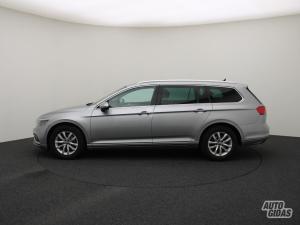 Grey Volkswagen Passat B8 2021 in Vilnius, with an engine capacity of 2.00 L and mileage of 177 thousand km for 17199 €, photo 6 on AUTOMOTO.COM.LV