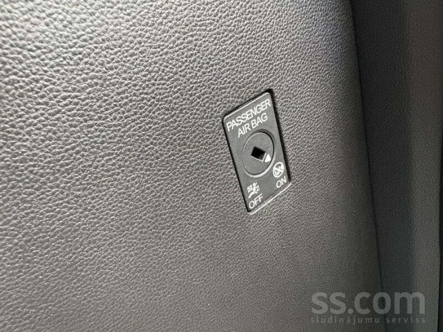Grey Volkswagen Passat B8 2021 in Riga, with an engine capacity of 2.00 L and mileage of 170 thousand km for 17500 €, photo 19 on AUTOMOTO.COM.LV